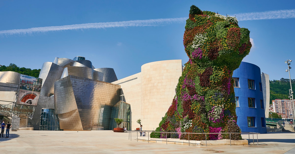 Outdoor guided visit and access to Guggenheim Museum (ES) | GetYourGuide