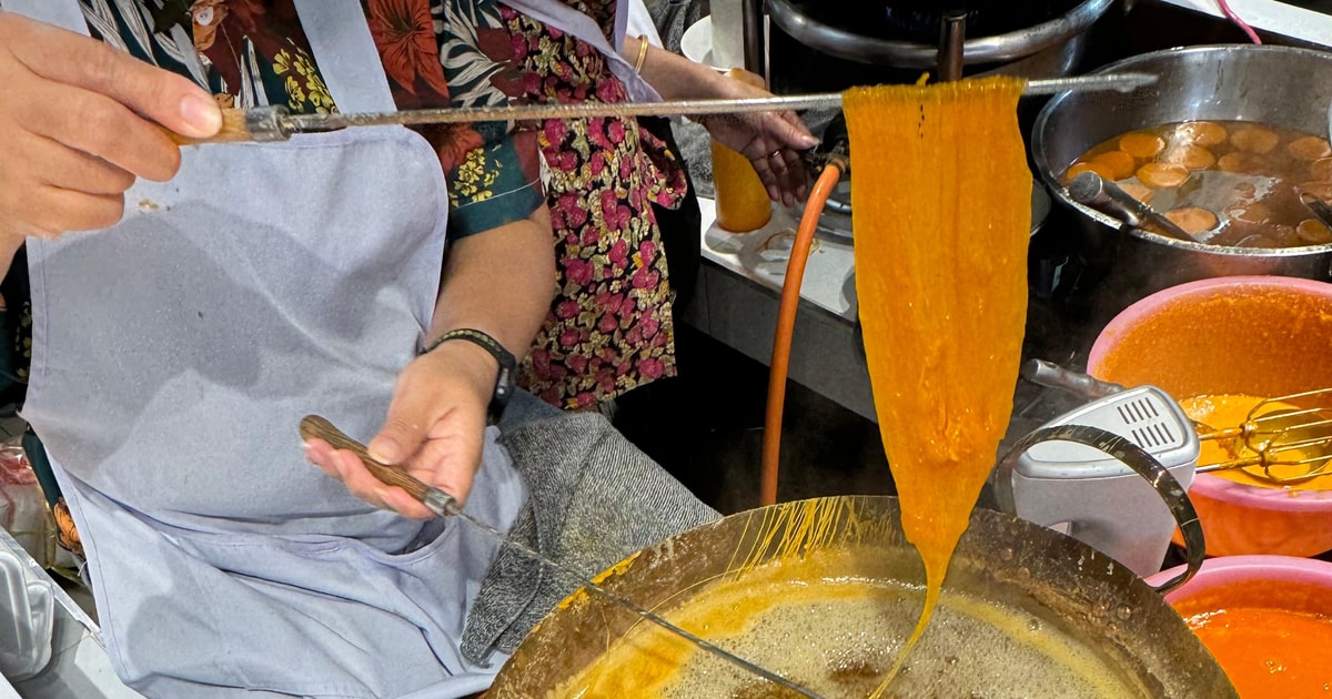 Bangkok: 2 Local Food Markets brunch walking Food Tour | GetYourGuide