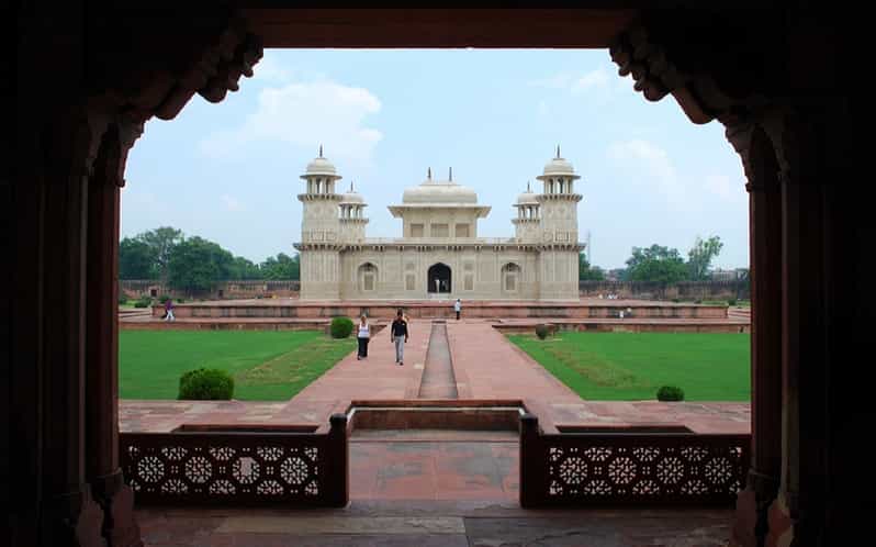 Agra: Taj Mahal Sightseeing Tour with all monuments in Agra | GetYourGuide