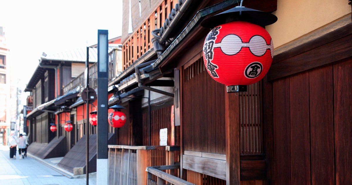 Gion Guided Walking Tour: Discover the World of Geisha | GetYourGuide