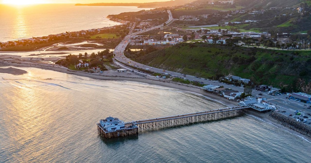 Malibu Coast and Mountains : 50-Minute Helicopter Tour | GetYourGuide