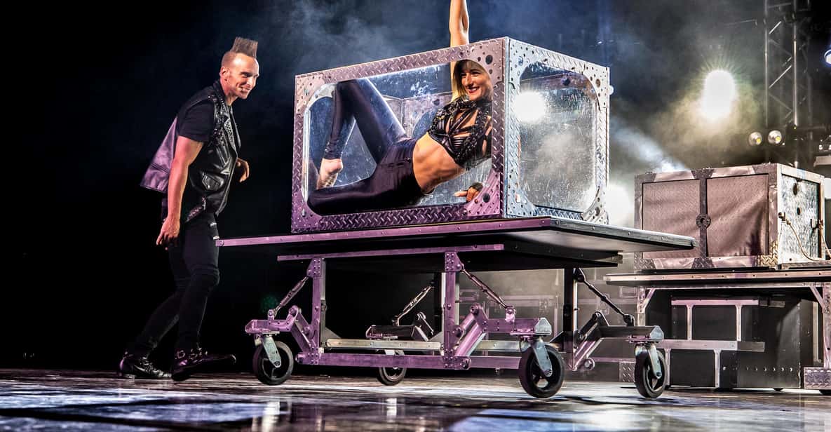 Niagara Falls, USA: Magic Theatre - Illusionist Leon Etienne | GetYourGuide