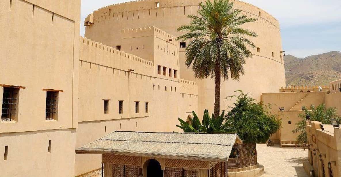 Vanuit Muscat: Nizwa en Misfat Al Abriyeen Privé + Lunch | GetYourGuide