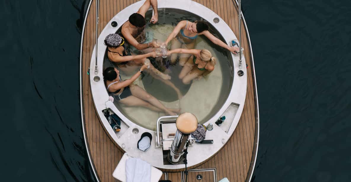 Berlijn: Zelf een hot tub boot beleven | GetYourGuide