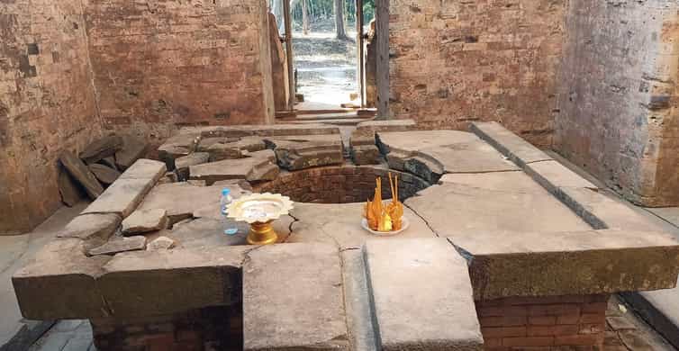 Day Trip to Sambor Preikuk, Kuhak Nokor & Spider Market | GetYourGuide