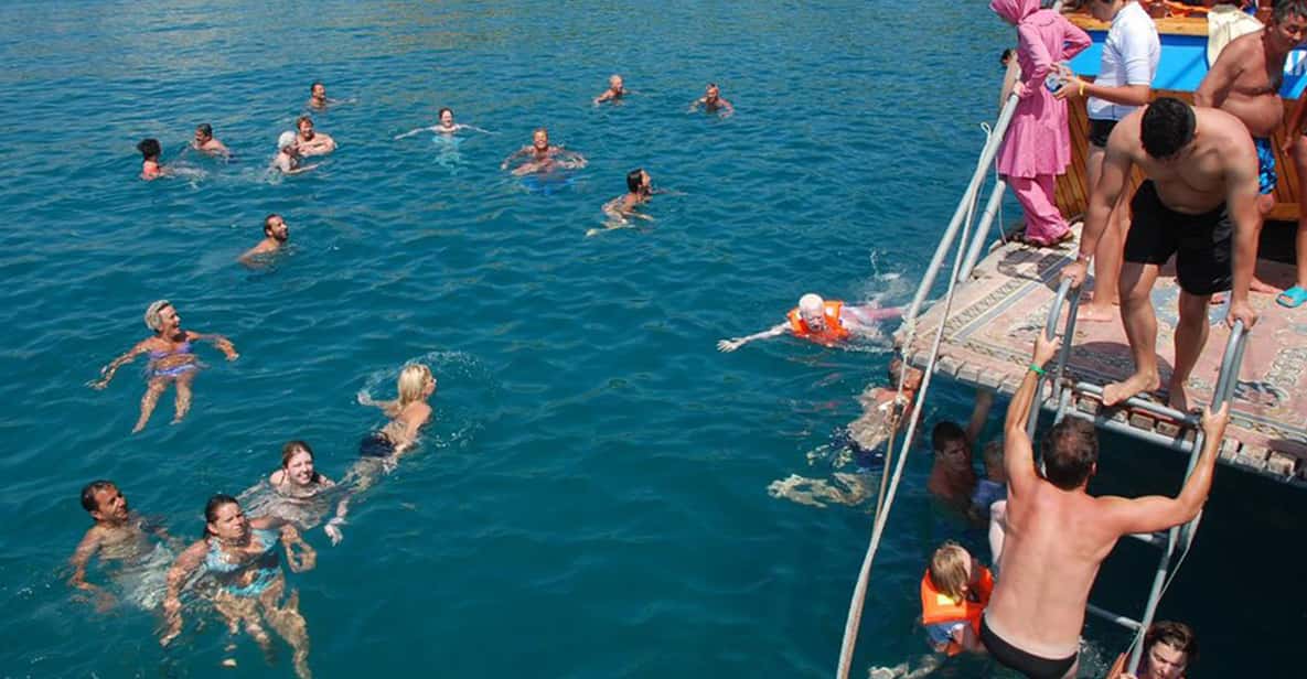 Lado: Tour en barco por la Isla de los Delfines con almuerzo y ...