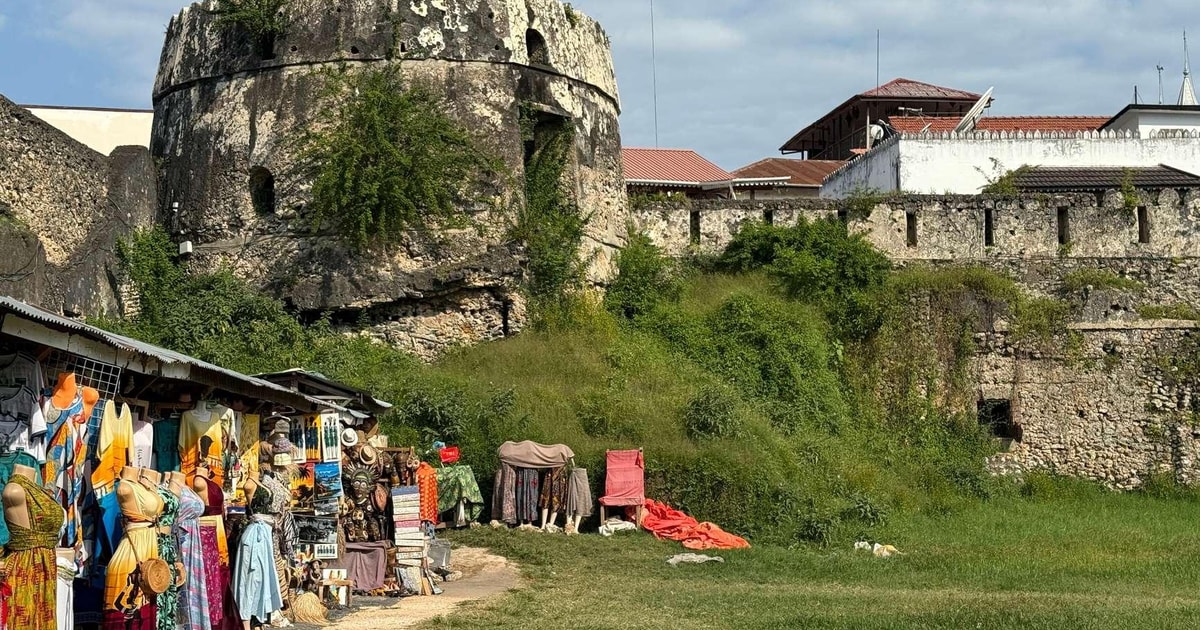 Zanzibar: tour guidato di 1 giorno tra rovine e grotte | GetYourGuide