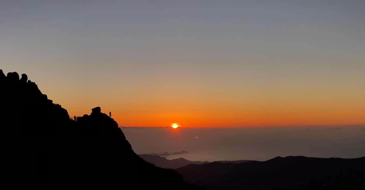 Madeira: Nascer do sol no Pico do Arieiro & Caminhada no trilho do ...