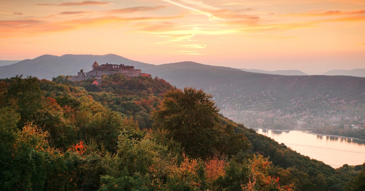 Von Visegrád aus: Hop-On/Hop-Off-Bootsfahrt auf der Donau | GetYourGuide