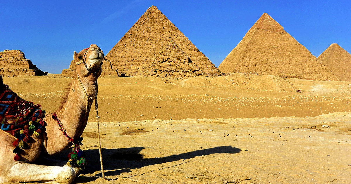 Z Káhiry: Pyramidy v Gíze na velbloudu | GetYourGuide