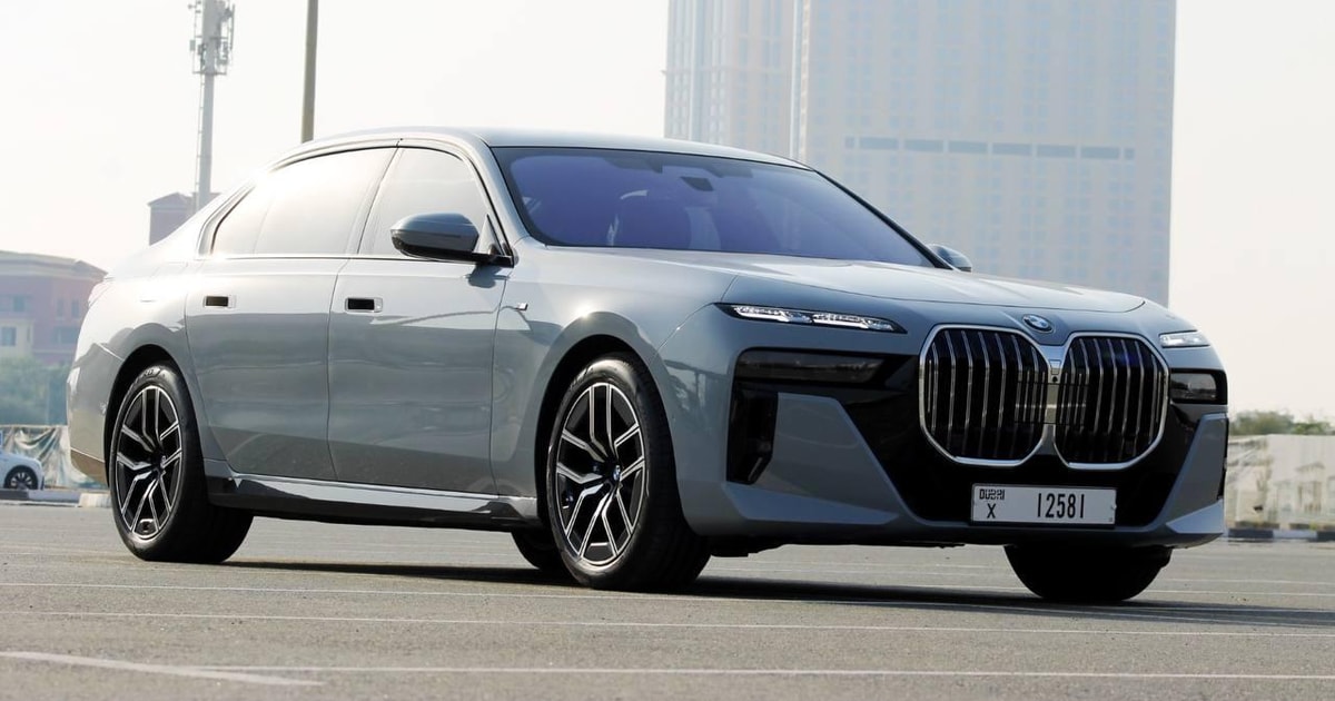 Bmw 735 2023 One Day Self Drive w Dubaju | GetYourGuide