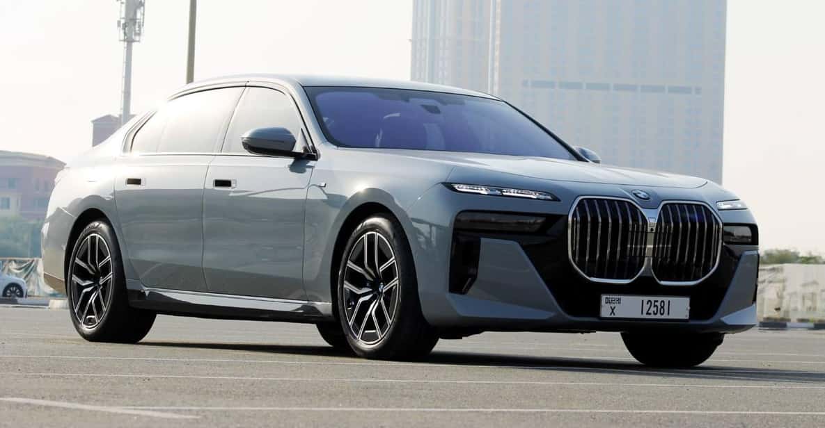 Bmw 735 2023 Self Drive de un día en Dubai | GetYourGuide