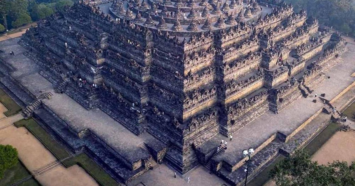 Yogyakarta: Borobudur Climb Up and Mendut Temple Tour | GetYourGuide
