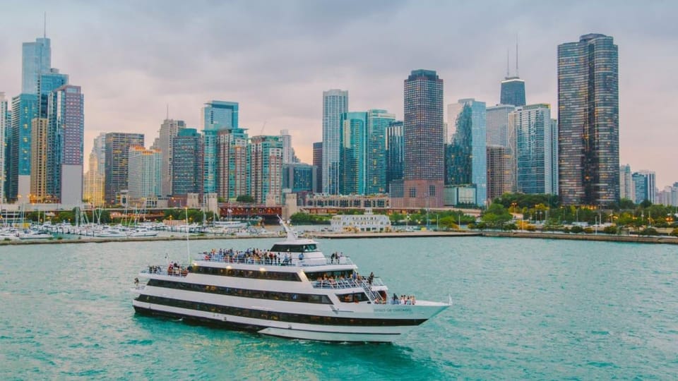 Chicago: barco con brunch, almuerzo o cena en lago Michigan | GetYourGuide