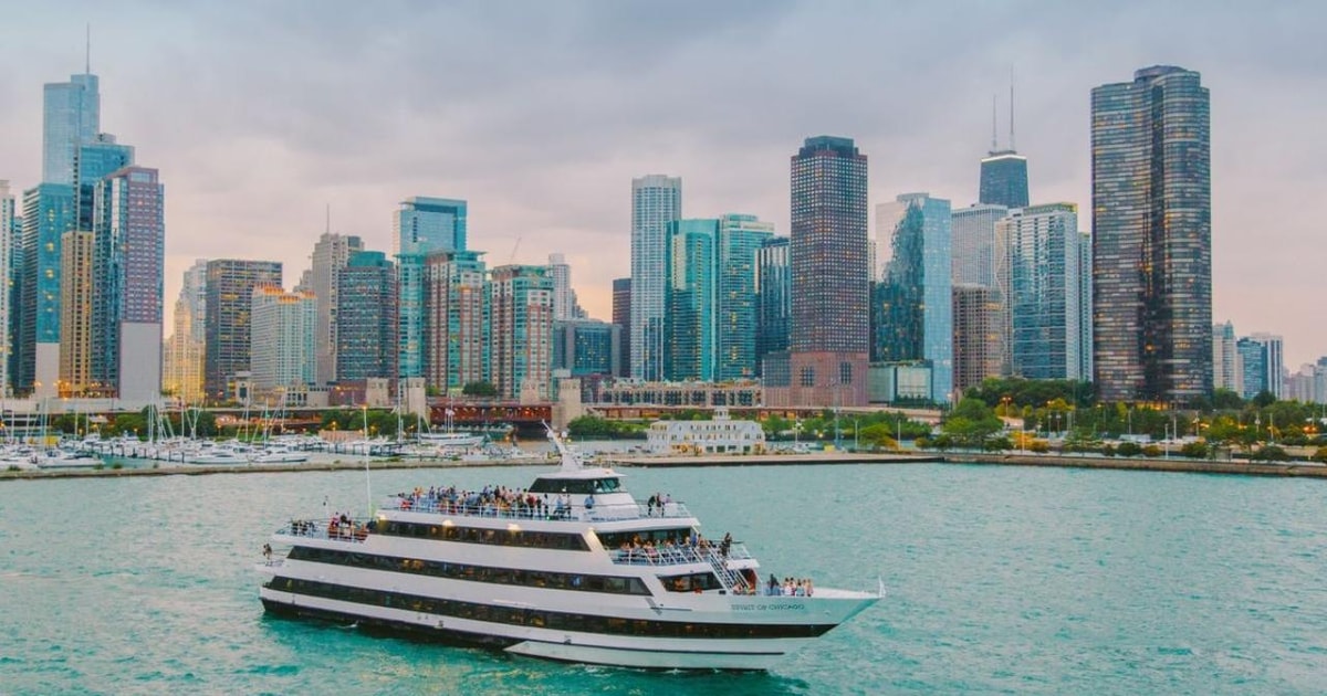 Chicago: barco con brunch, almuerzo o cena en lago Michigan | GetYourGuide