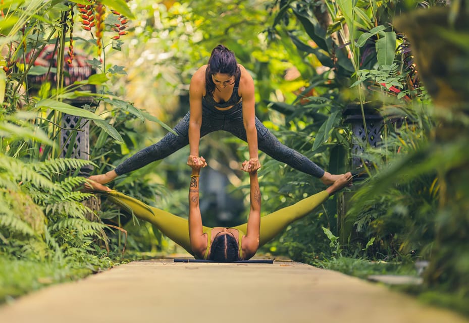 Acroyoga Class | GetYourGuide