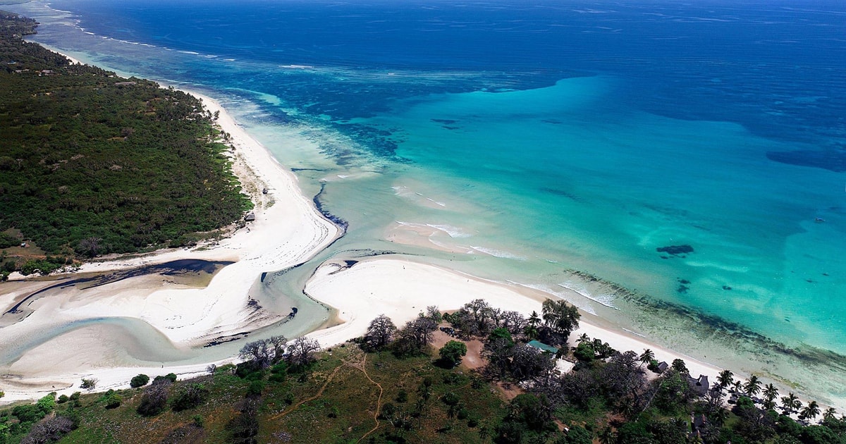 Diani Beach, Kongo River: kitesurf & wingfoil Center | GetYourGuide