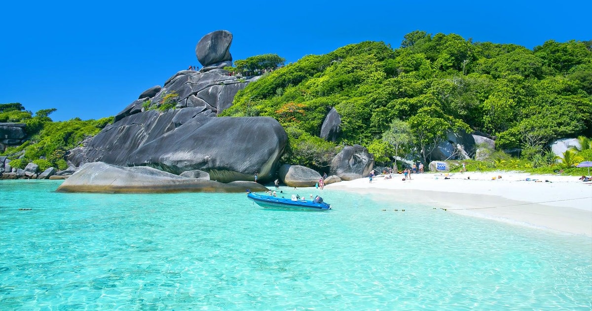 Phuket: Isole Similan in catamarano con pranzo | GetYourGuide
