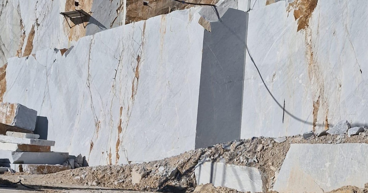 Carrara marble quarries : Off-road marble quarry tour | GetYourGuide