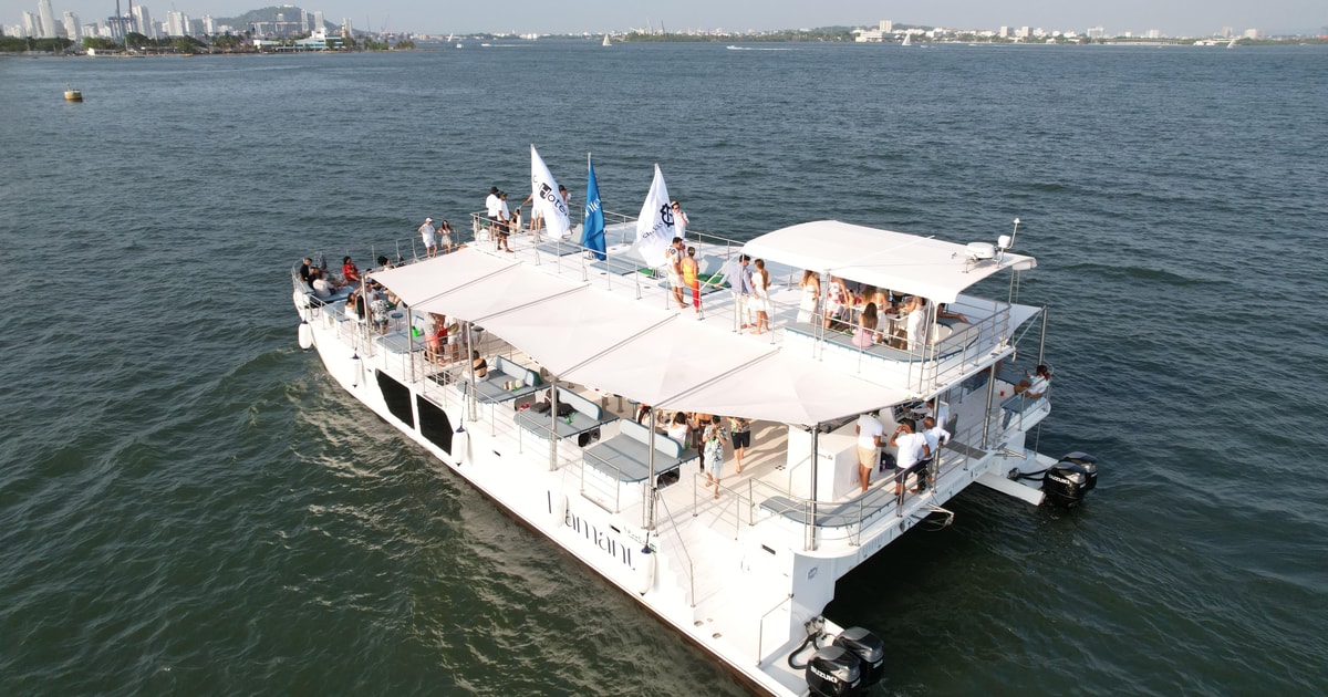 Cartagena: Luxury Sunset Bay Tour in Catamarán with Open Bar | GetYourGuide