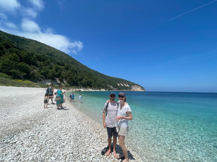 Clare: viaggio in motoscafo e snorkeling sull'isola di Sazan e ...