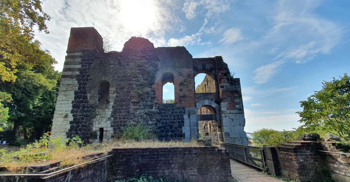 Düsseldorf: Kaiserswerth Historische Stad Zelfwandeling met gids ...