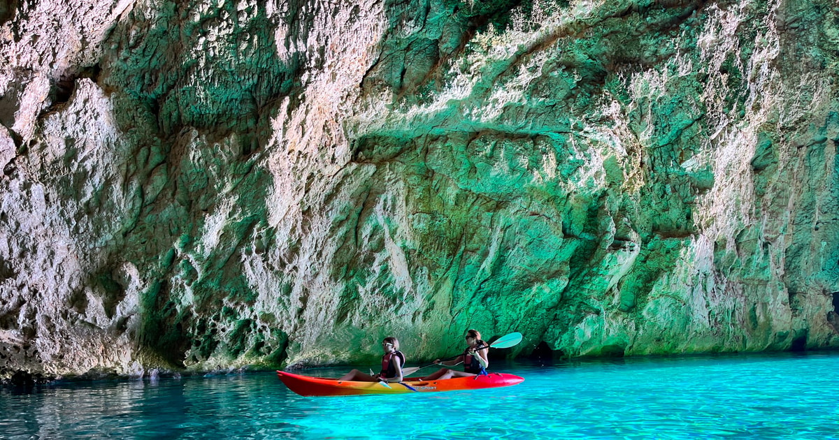 Cova dels Orguens: Grot verkennende kajak- en snorkeltour | GetYourGuide