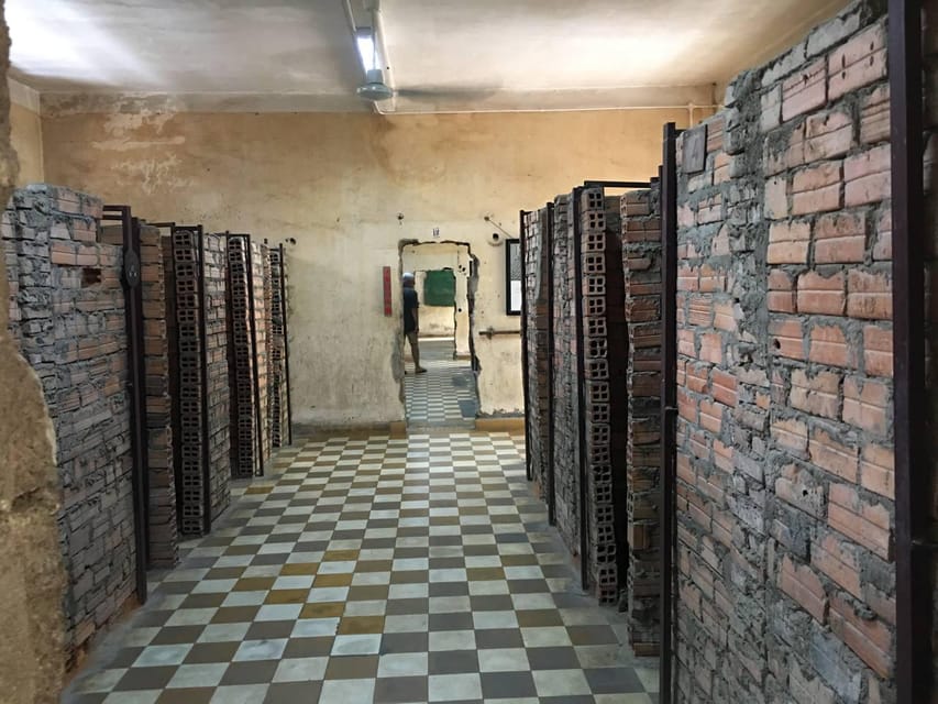 Gita privata di mezza giornata al Museo del genocidio e al campo di ...