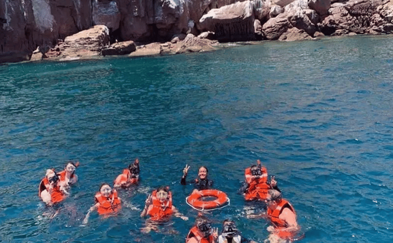 La Paz: Paseo en barco a la isla espíritu santo y balandra | GetYourGuide