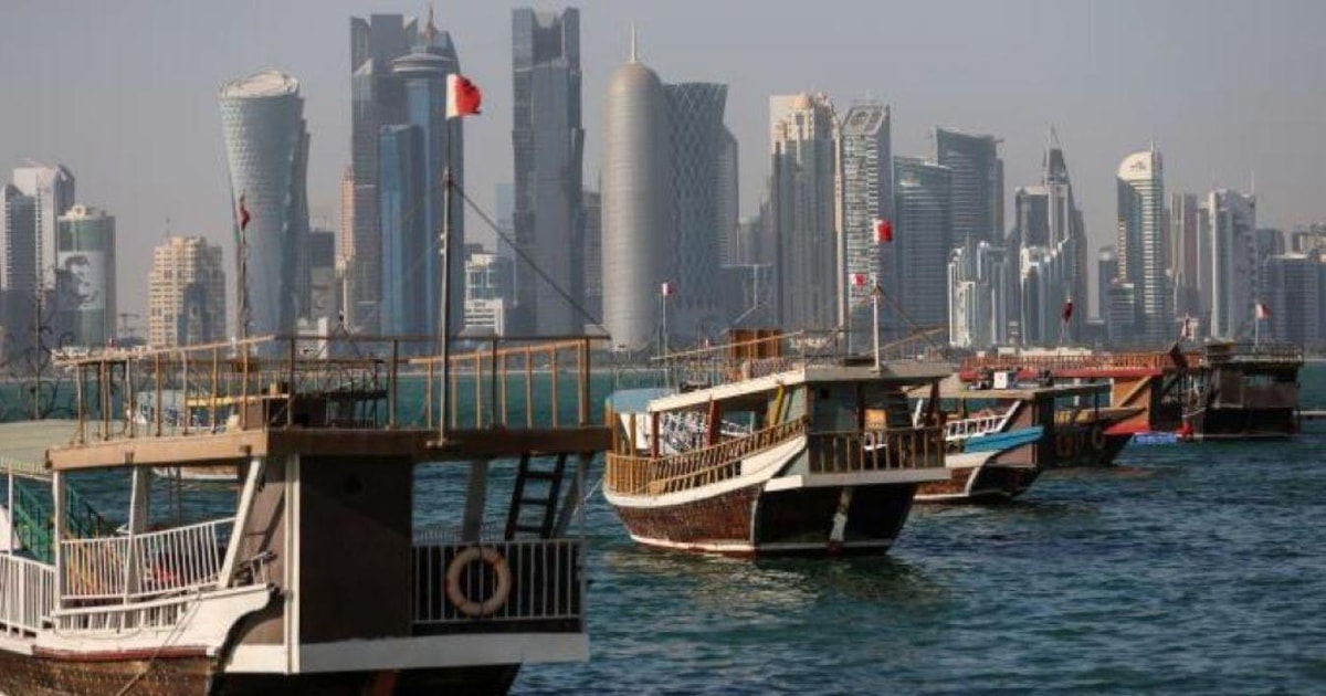 Visita guiada privada à cidade de Doha e passeio tradicional de dhow de ...