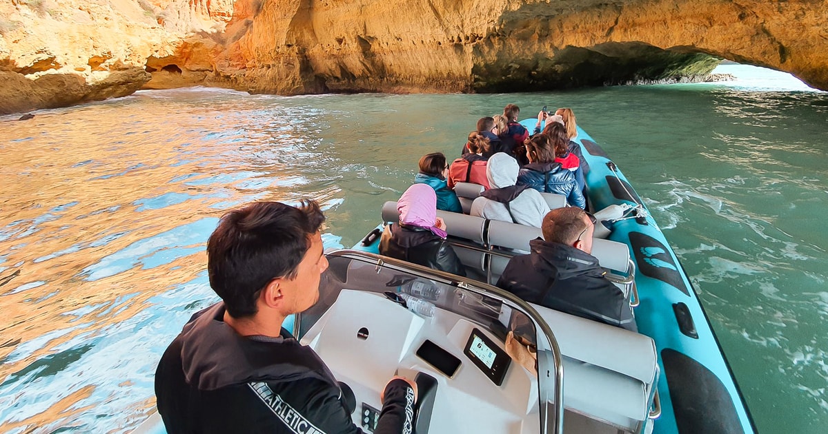 Portimão: Peștera Benagil și turul cu barca Praia de Marinha | GetYourGuide