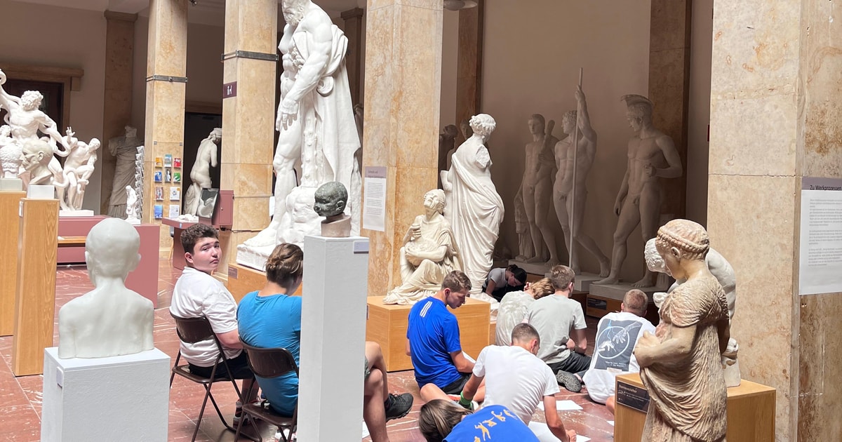 Innsbruck: Drawing Workshop at the University Museum | GetYourGuide