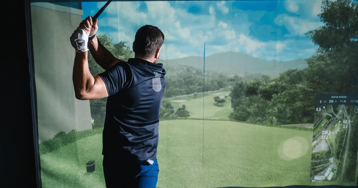 Münster: Indoor golf/golf simulator experience at Next Golf | GetYourGuide