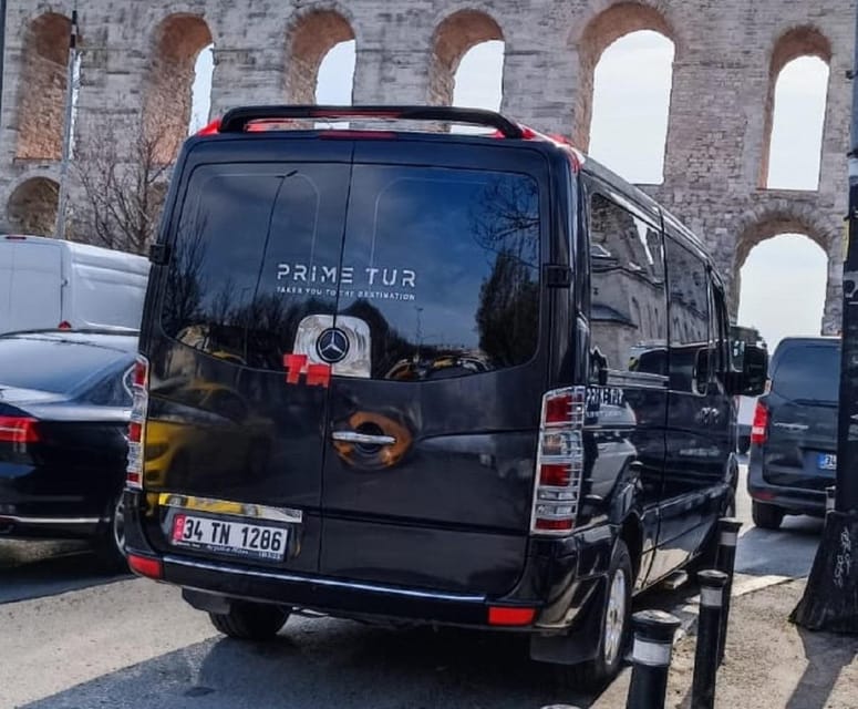 Istanbul: Privater Transfer von den Flughäfen Istanbul oder Saw ...