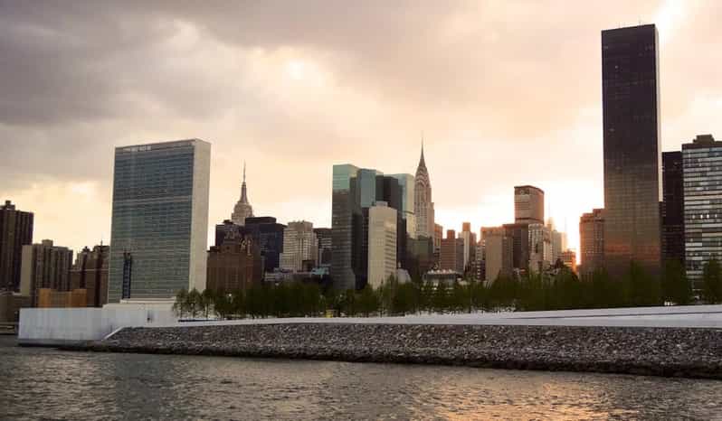 NYC: Urban Wildlife Sunset Tour of the East River | GetYourGuide