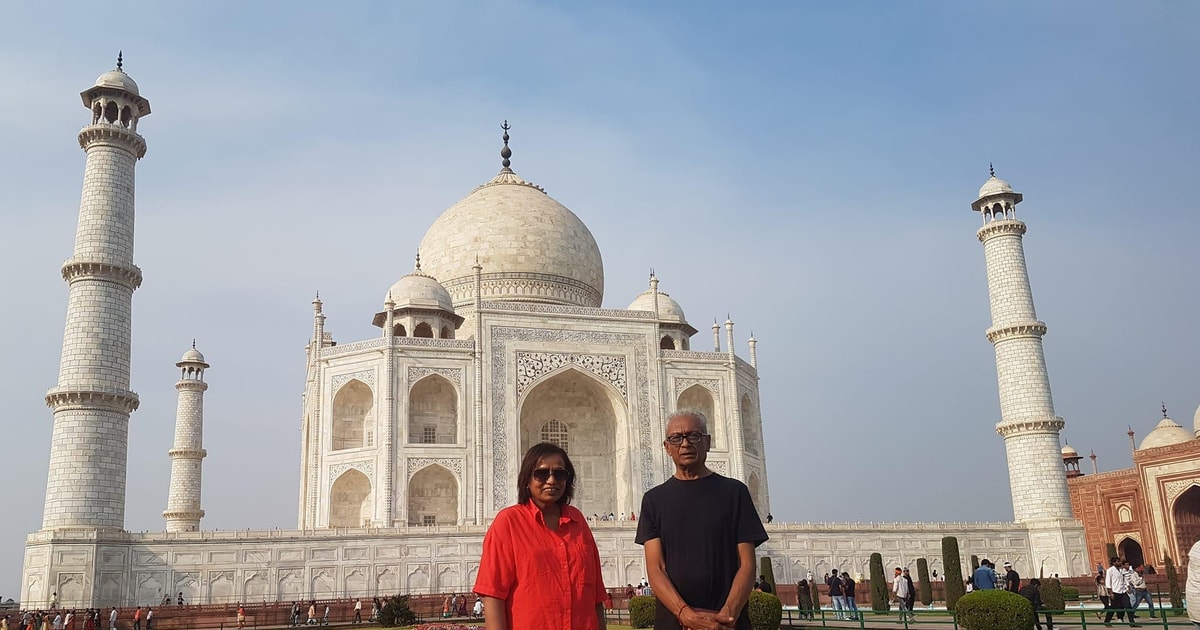 Tour in giornata dell'incredibile Taj Mahal da Delhi in auto | GetYourGuide