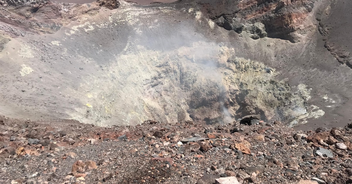 Excursión de un día al Volcán Lascar desde San Pedro de Atacama ...