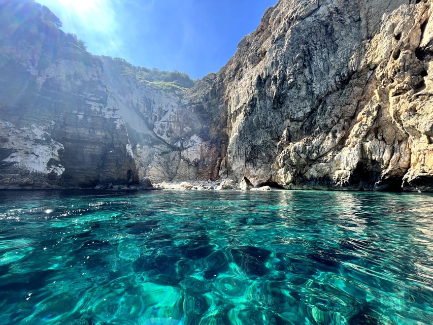 Jávea: Cala Portixol Kajak Tour met Snorkelen & Klifspringen | GetYourGuide