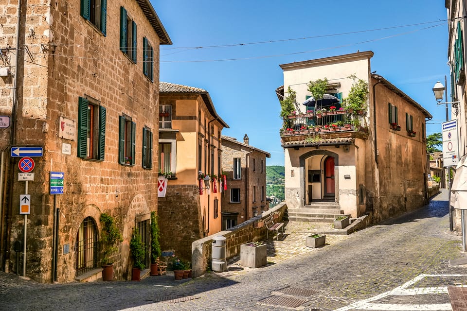 Transfer Between Florence and Rome with Sightseeing Stop | GetYourGuide