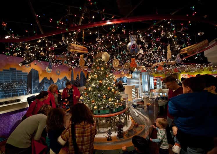 NYC: Special Santa Wonderland Christmas Rickshaw Tour | GetYourGuide