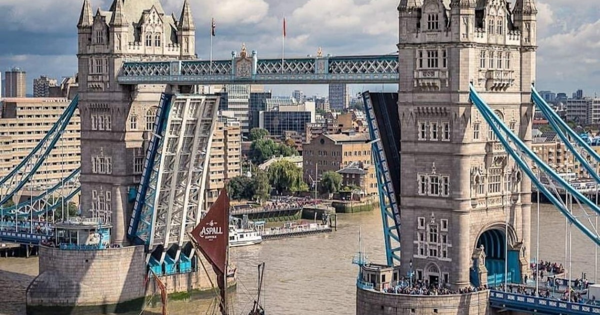 London: Explore Tower Bridge & Westminster Walking Tour | GetYourGuide