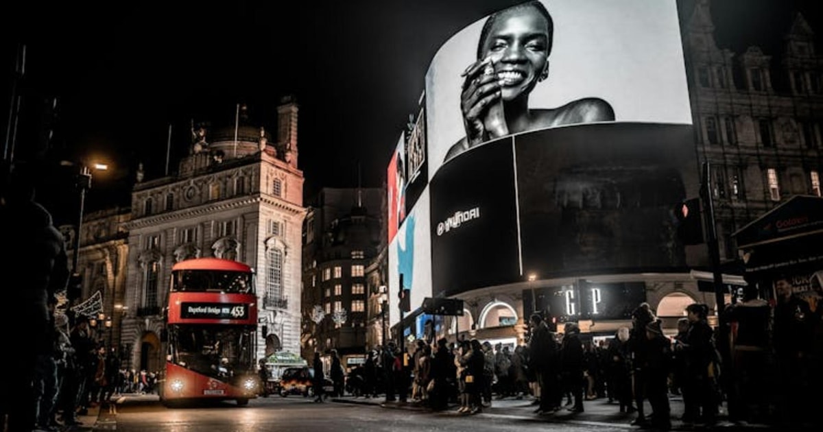 London: VIP Private Car Tour by Night | GetYourGuide