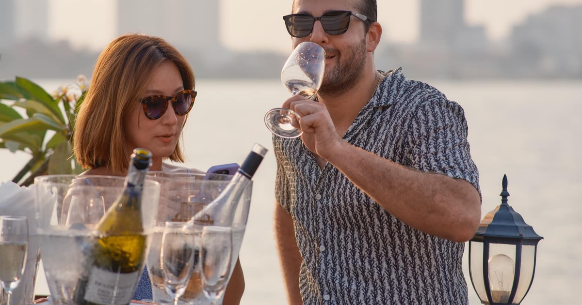 Phnom Penh : Croisière au coucher du soleil sur le Mékong : plaisir et détente | GetYourGuide