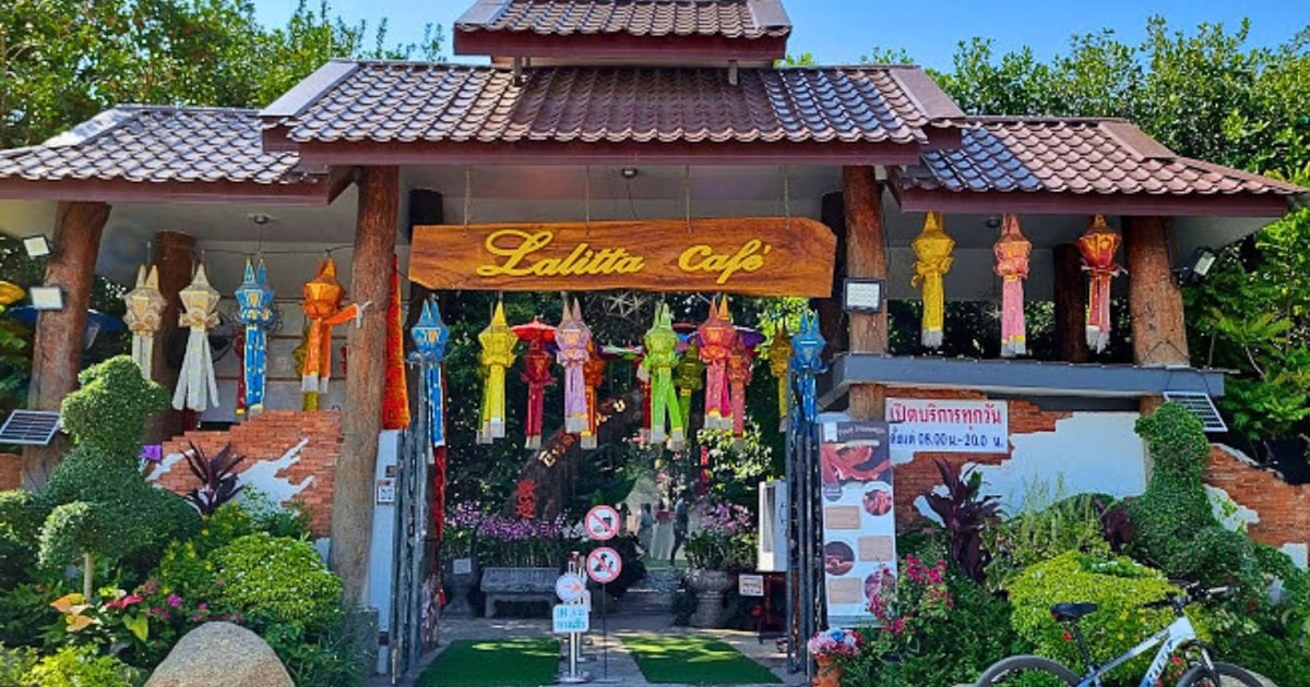 Chiang Mai: Lalita Cafe & Weißer, Blauer, Großer Buddha-Tempel | GetYourGuide