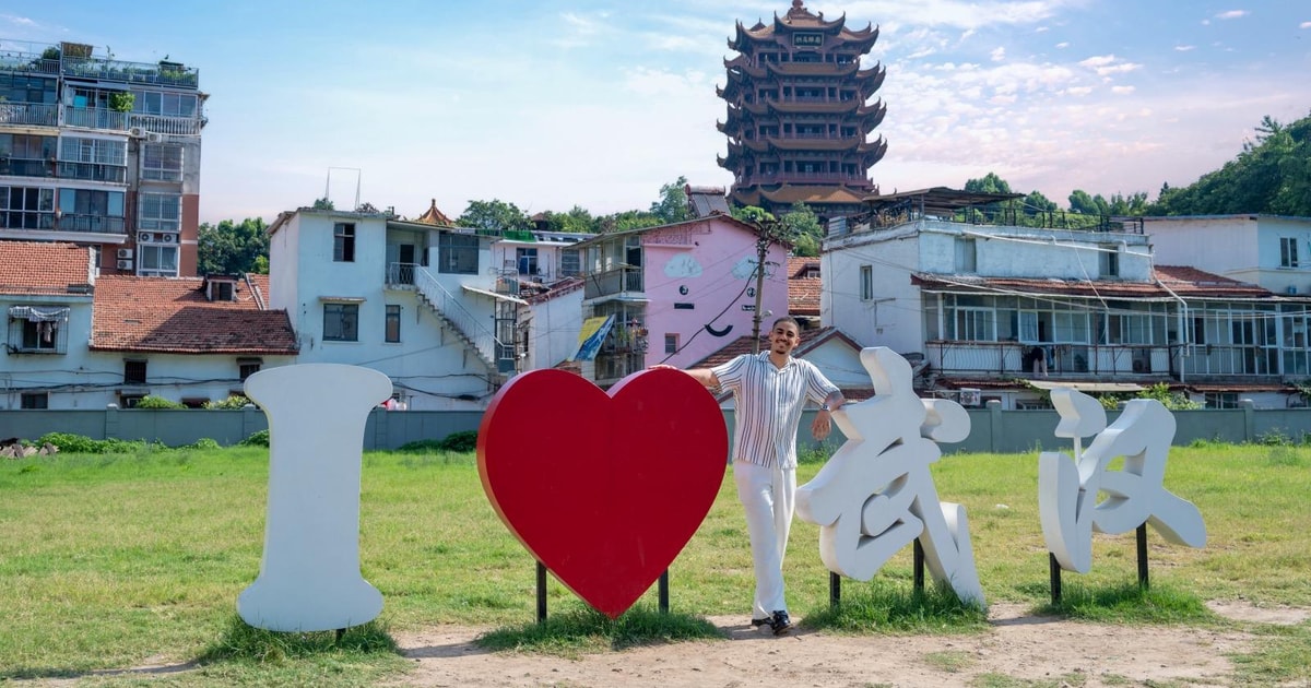 Wuhan: Yellow Crane Tower and Hubu Alley Guided Tour | GetYourGuide