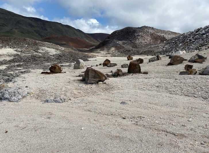 Journée complète (volcan Trillizos et mines de soufre) | GetYourGuide