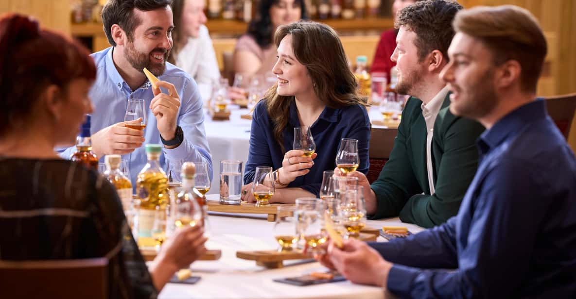 Edimburgo: Experiência de degustação de uísque escocês com canapés ...