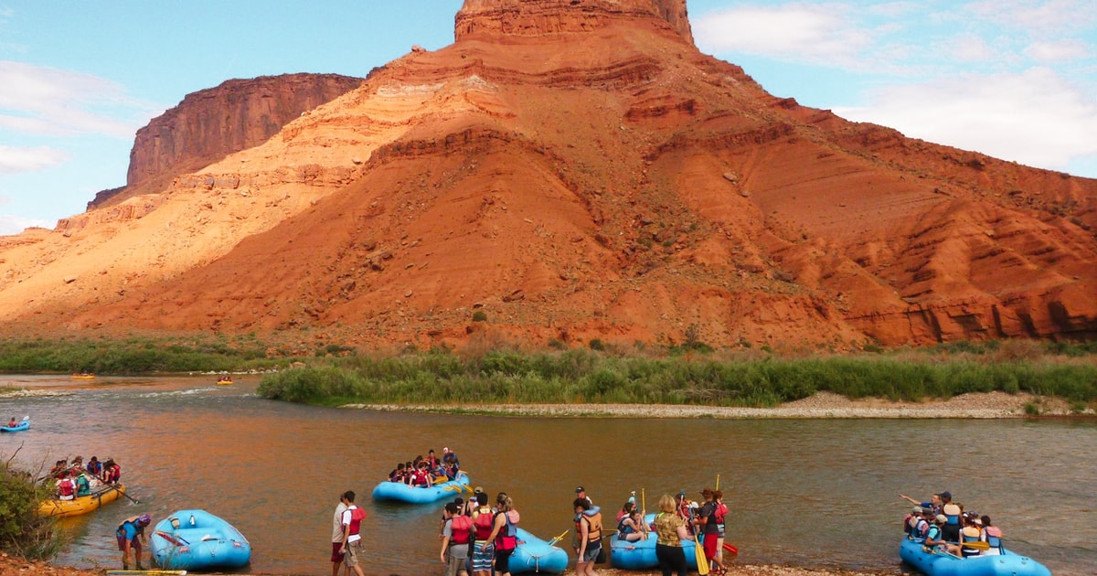 Moab: Excursión de un día completo en balsa por el Colorado | GetYourGuide