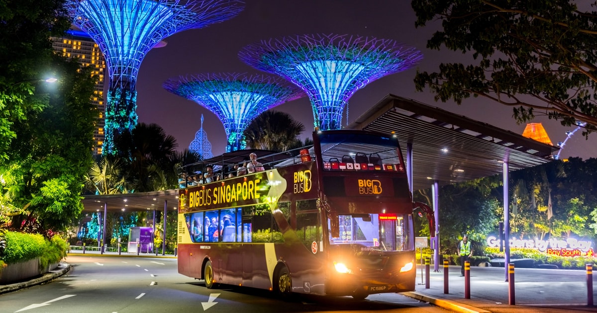 Singapore: tour serale in autobus con bus scoperto e guida dal vivo ...
