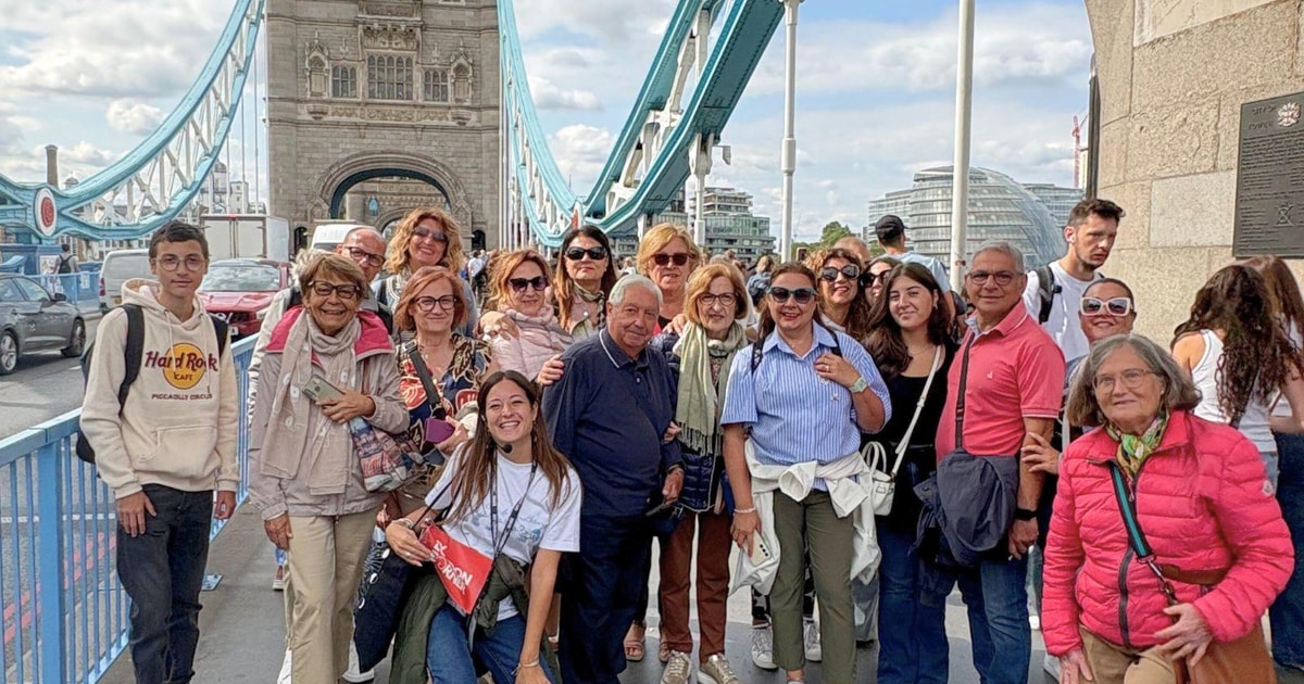 Join us on a classic walking tour of London with an Italian guide ...
